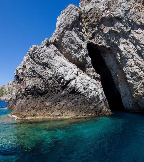 Modra špilja na otoku Biševu - simbol Jadrana | Croatia.hr