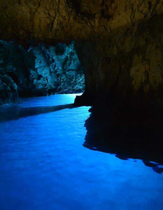 Visit Komiža | Modra špilja (Biševo)