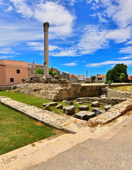 Visit Nin | Rimski hram